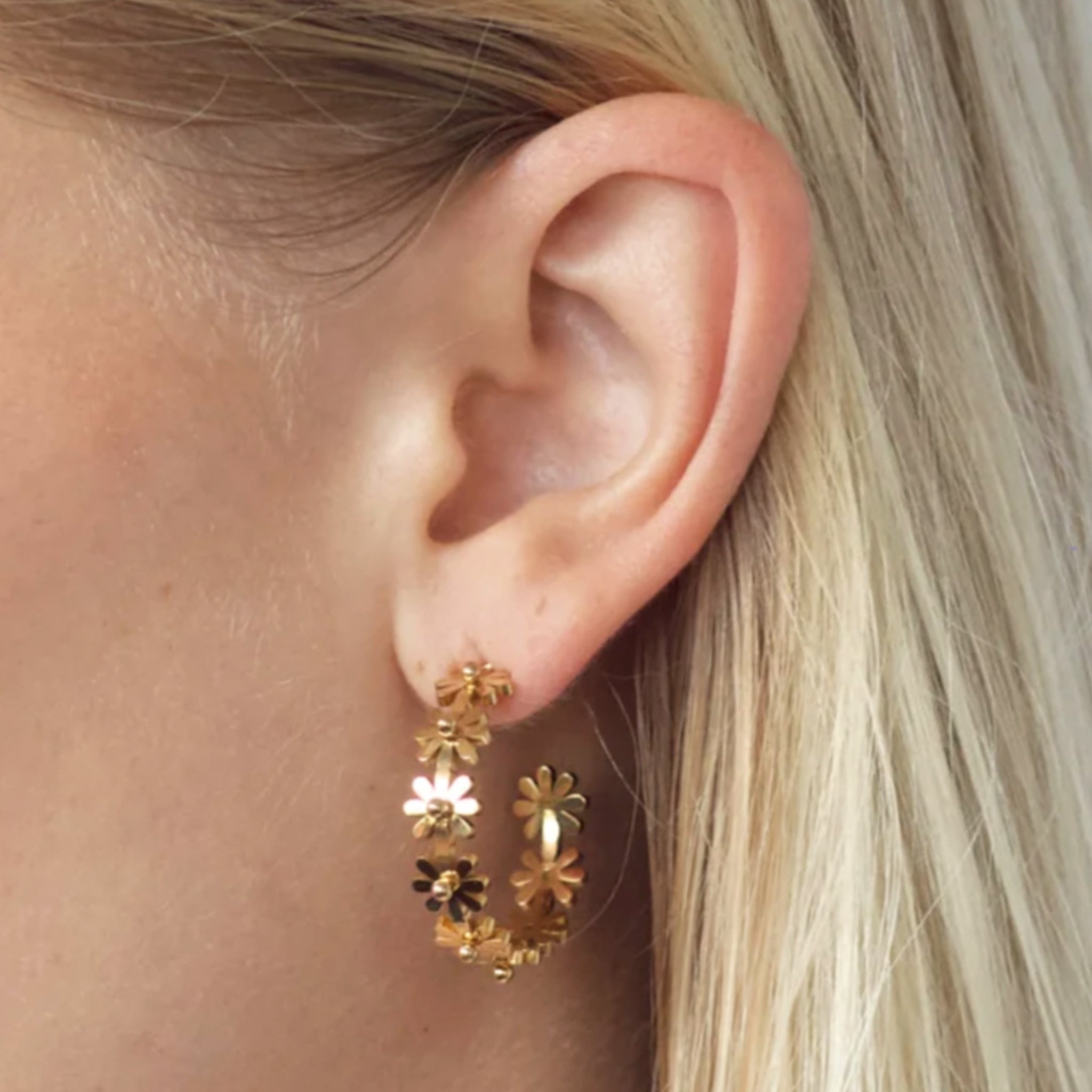 Daisy Hoops – Pigment